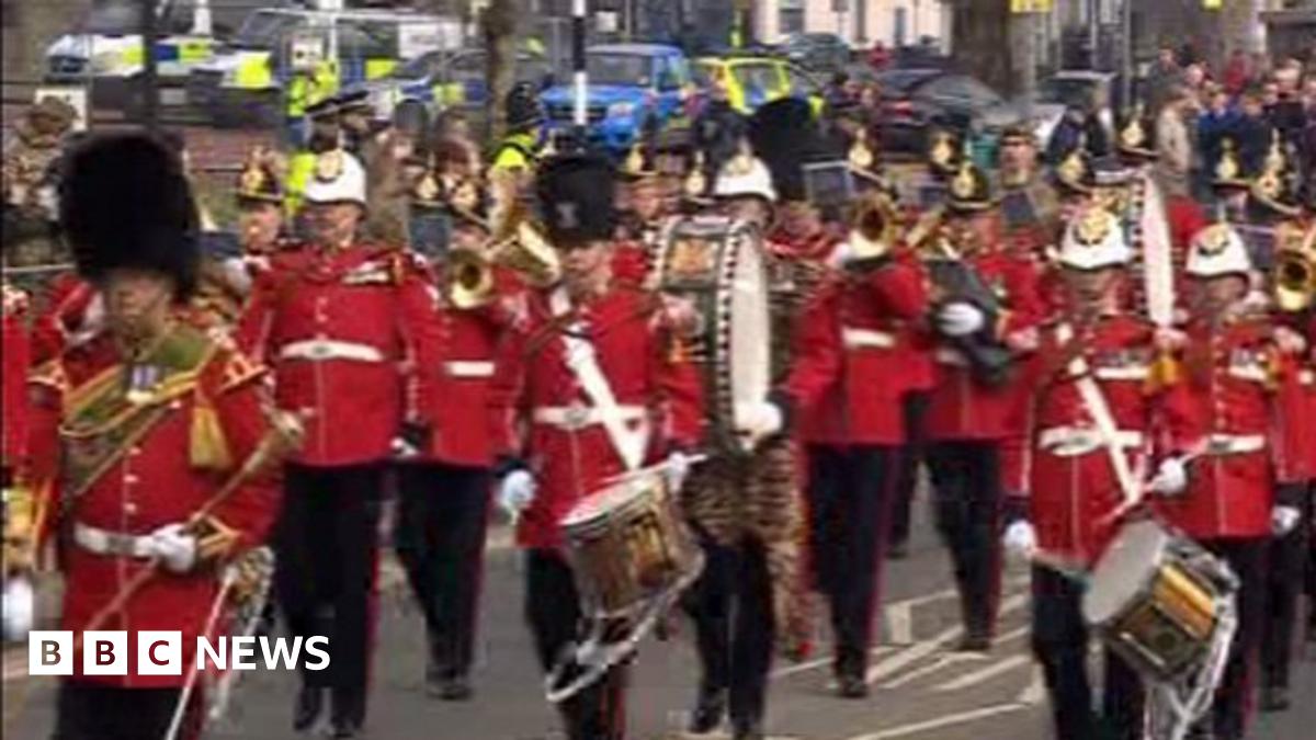 Royal Welsh hold Anglesey 'freedom' parade in Holyhead - BBC News