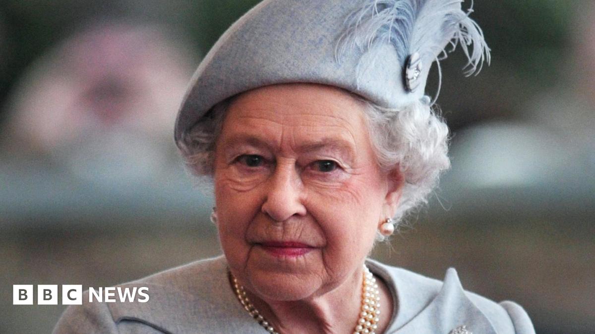 Queen spending second day in hospital with stomach bug - BBC News