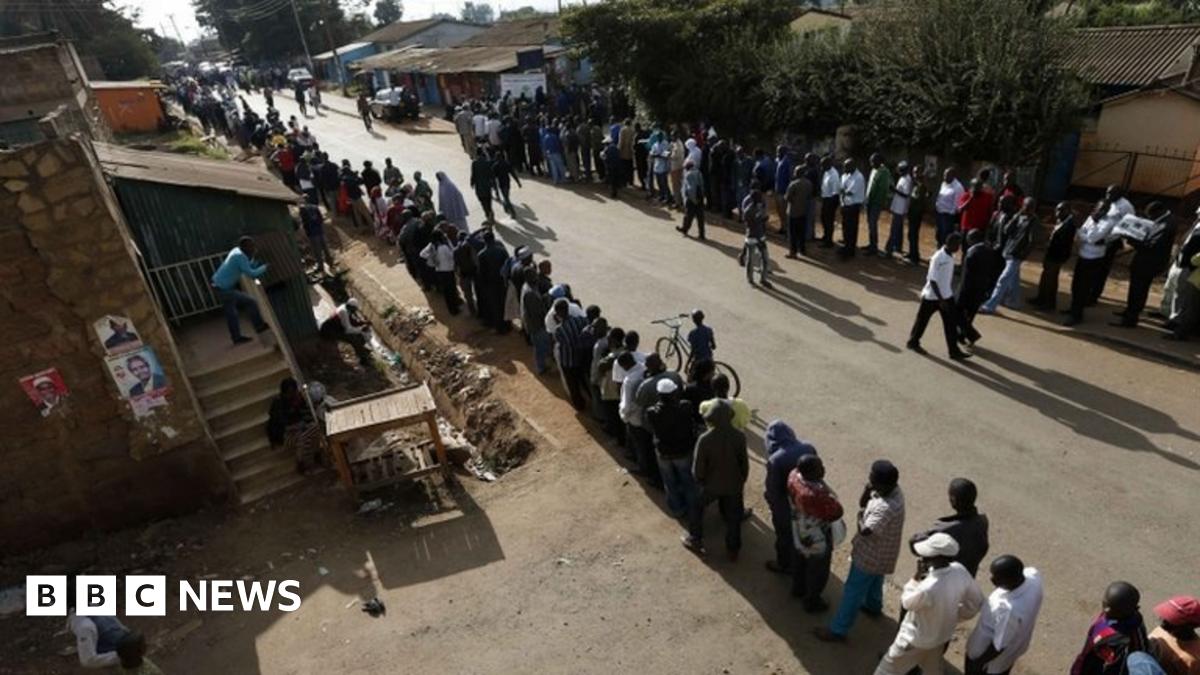Kenya election: Vote-counting begins in crucial poll - BBC News