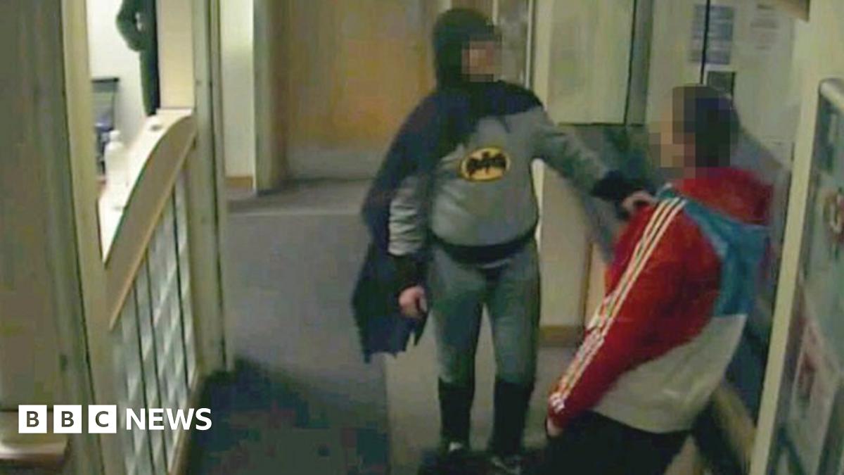 'Batman' brings in suspect to Bradford police - BBC News