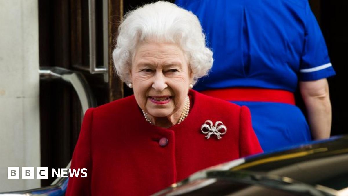 Queen leaves hospital after stomach bug - BBC News