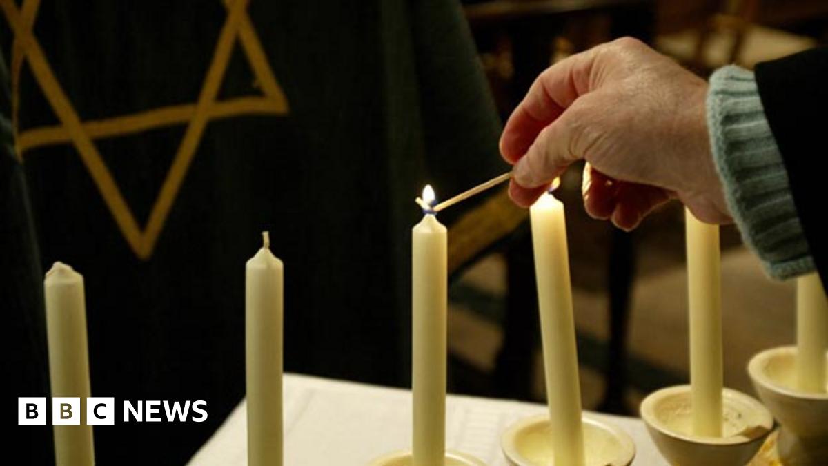 Sephardic Jews invited back to Spain after 500 years - BBC News