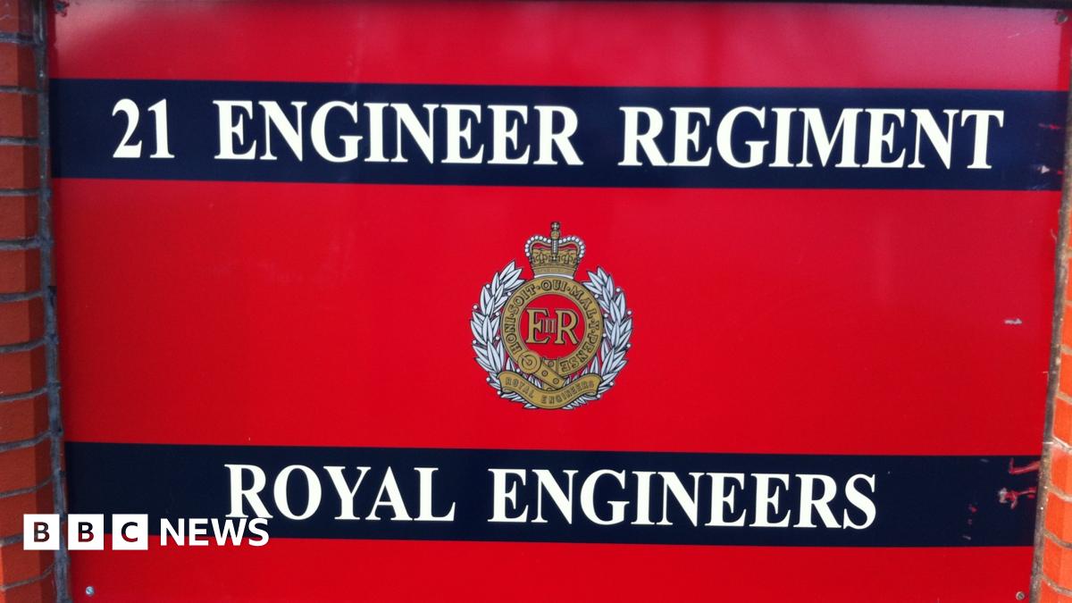 Claro barracks closure plan 'a hammer blow' to Ripon - BBC News