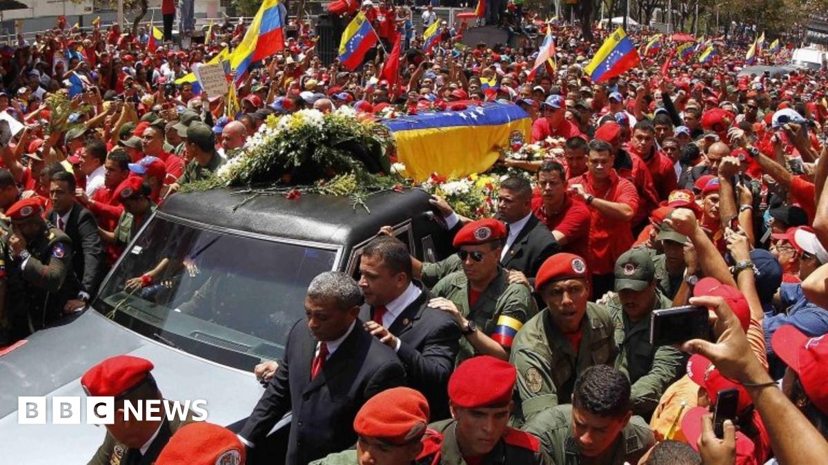 Hugo Chavez death: Thousands march with coffin - BBC News