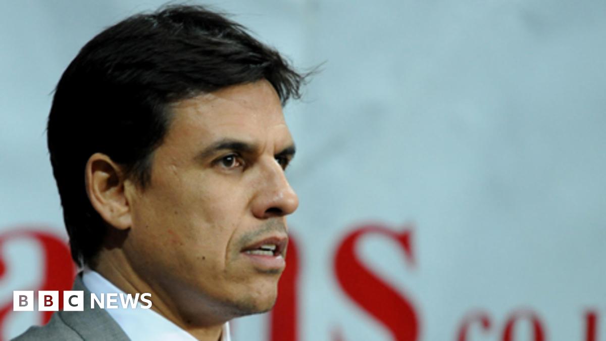 Wales football manager Chris Coleman helps 'vulnerable' woman - BBC News