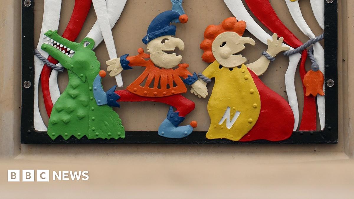 'Postcards' returned Redcar seafront - BBC News