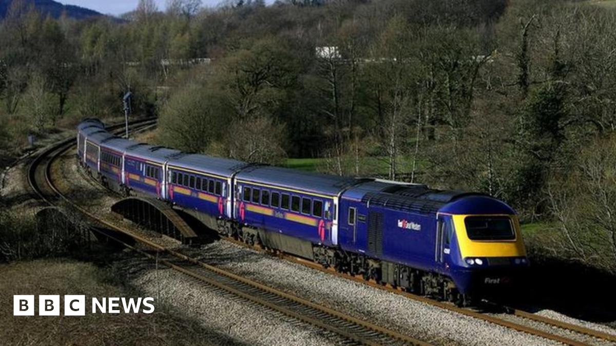 First Great Western to cut 'tosh' announcements on board - BBC News