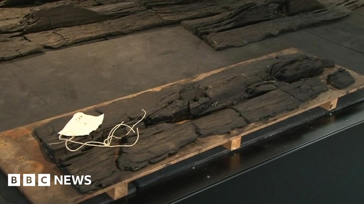 Bronze Age raft returns to Brigg after 40 years - BBC News