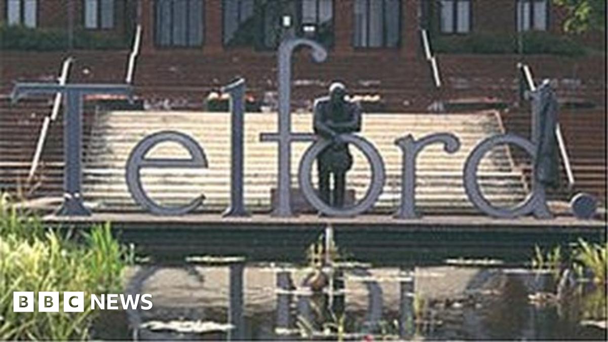 Dawley library closes ahead of Telford's Phoenix Academy opening - BBC News