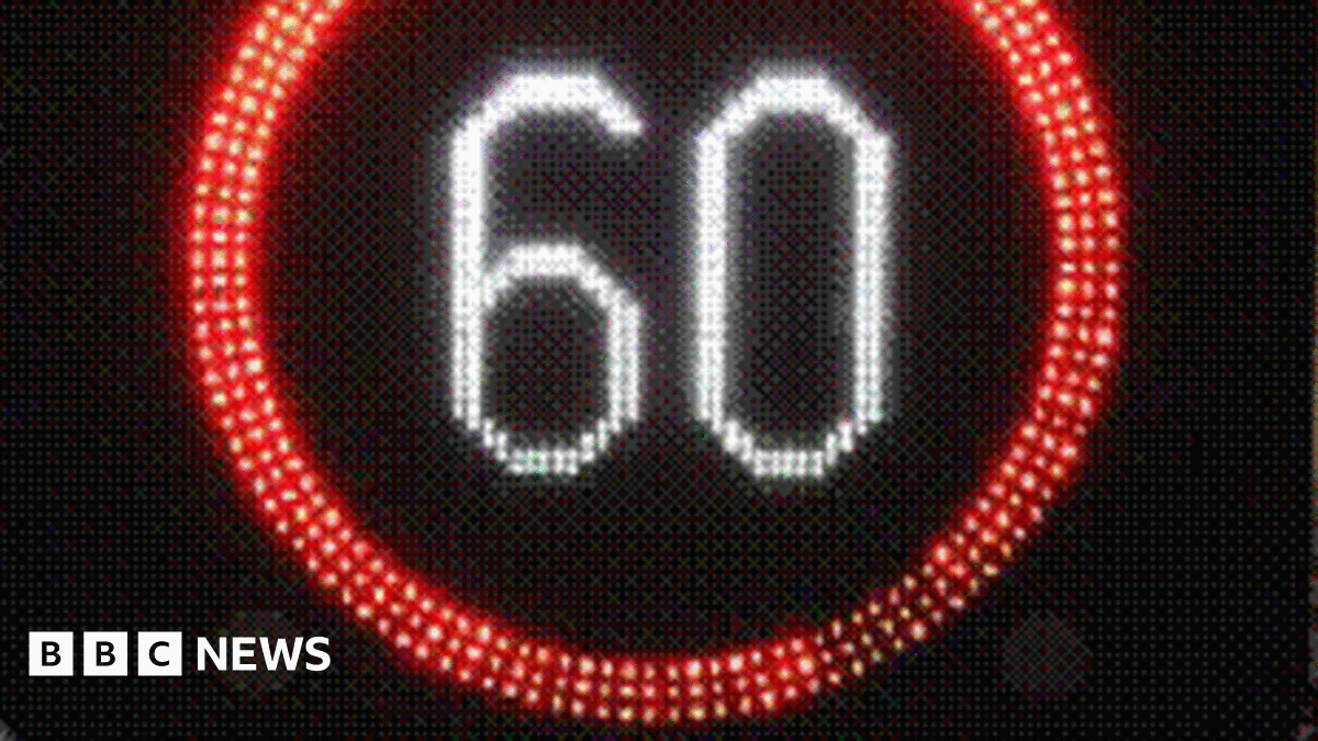 Sign error on M42 motorway may mean speeding let-off - BBC News