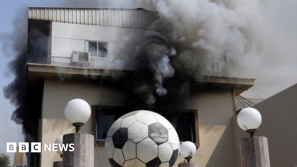 Unrest in Egypt over Port Said football riot sentences - BBC News