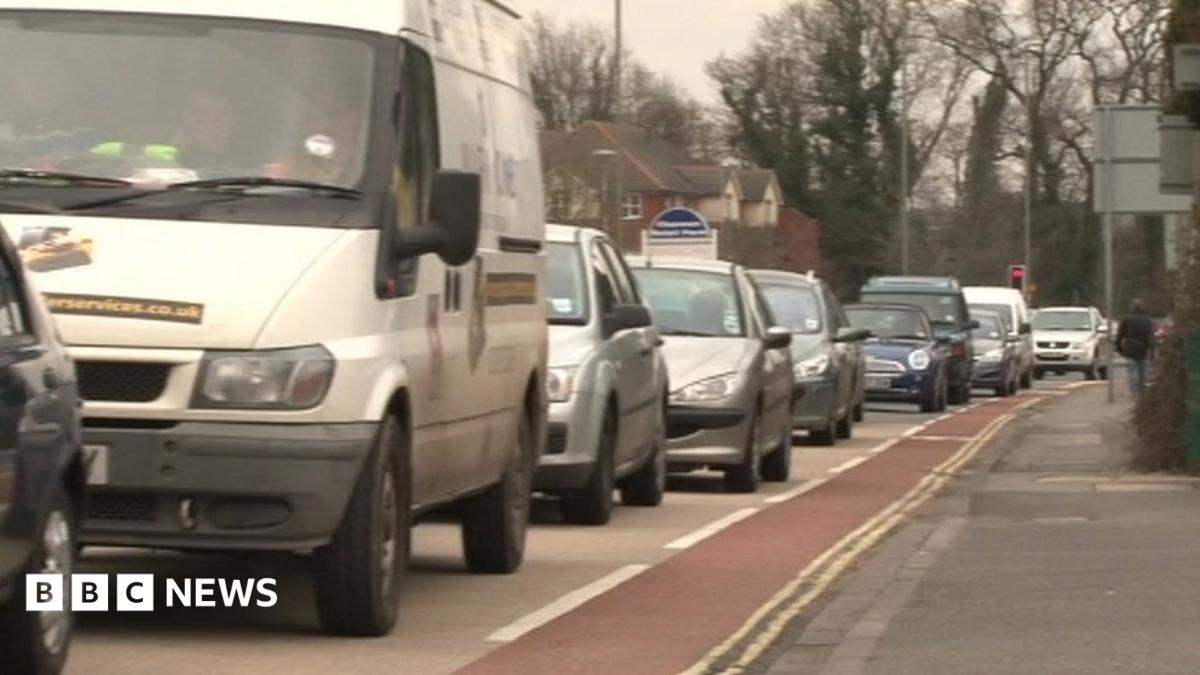M27 closure: Motorway closure continues through weekend - BBC News