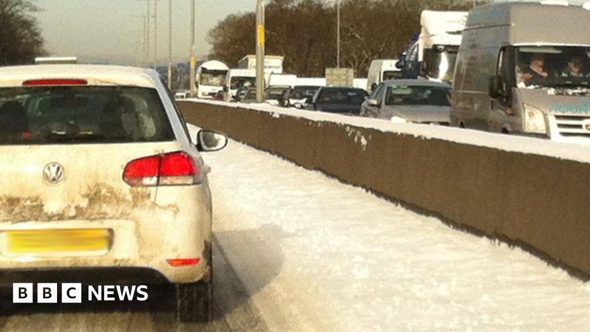 'Winter gritting' to tackle Scotland's cold weather - BBC News