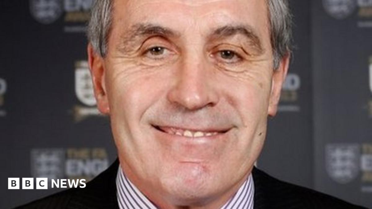 Ex-England goalkeeper Peter Shilton admits drink-drive charge - BBC News