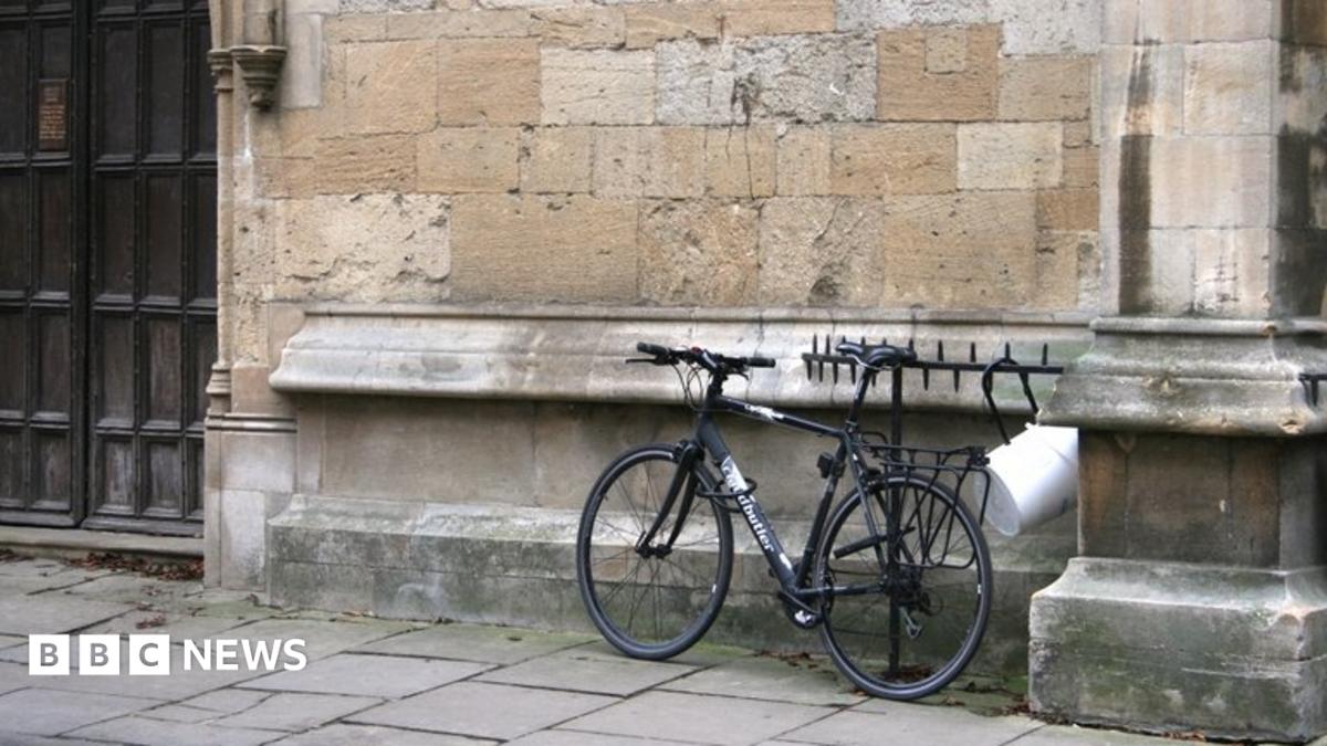 Oxford cycle training offered free of charge - BBC News