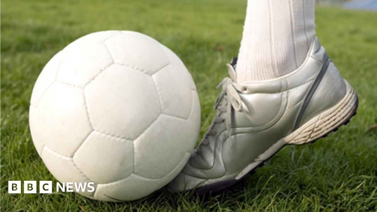 Caerphilly Castle Ladies FC's brave face on 43-0 defeat - BBC News