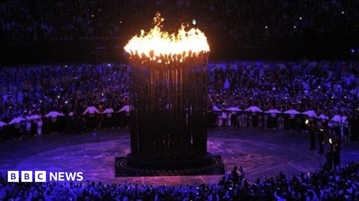 Olympic cauldron wins South Bank award - BBC News