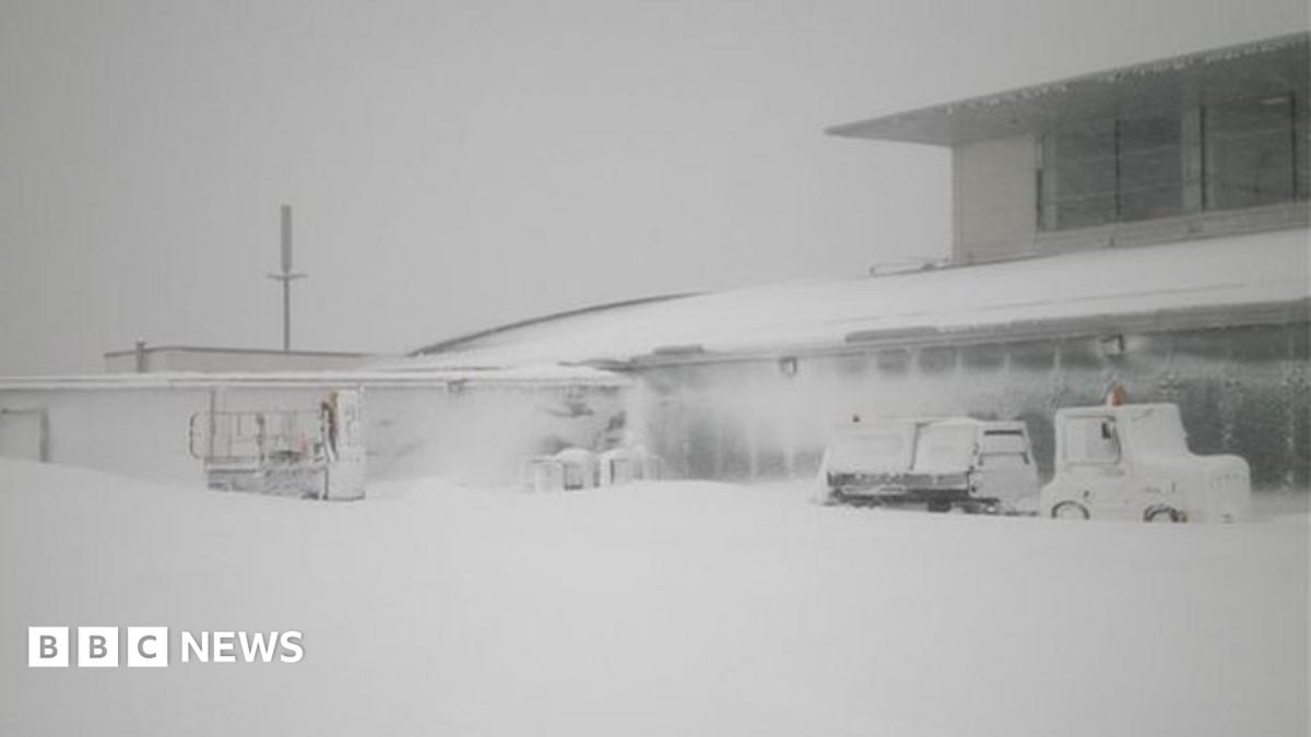 Guernsey Airport opens after snow chaos - BBC News