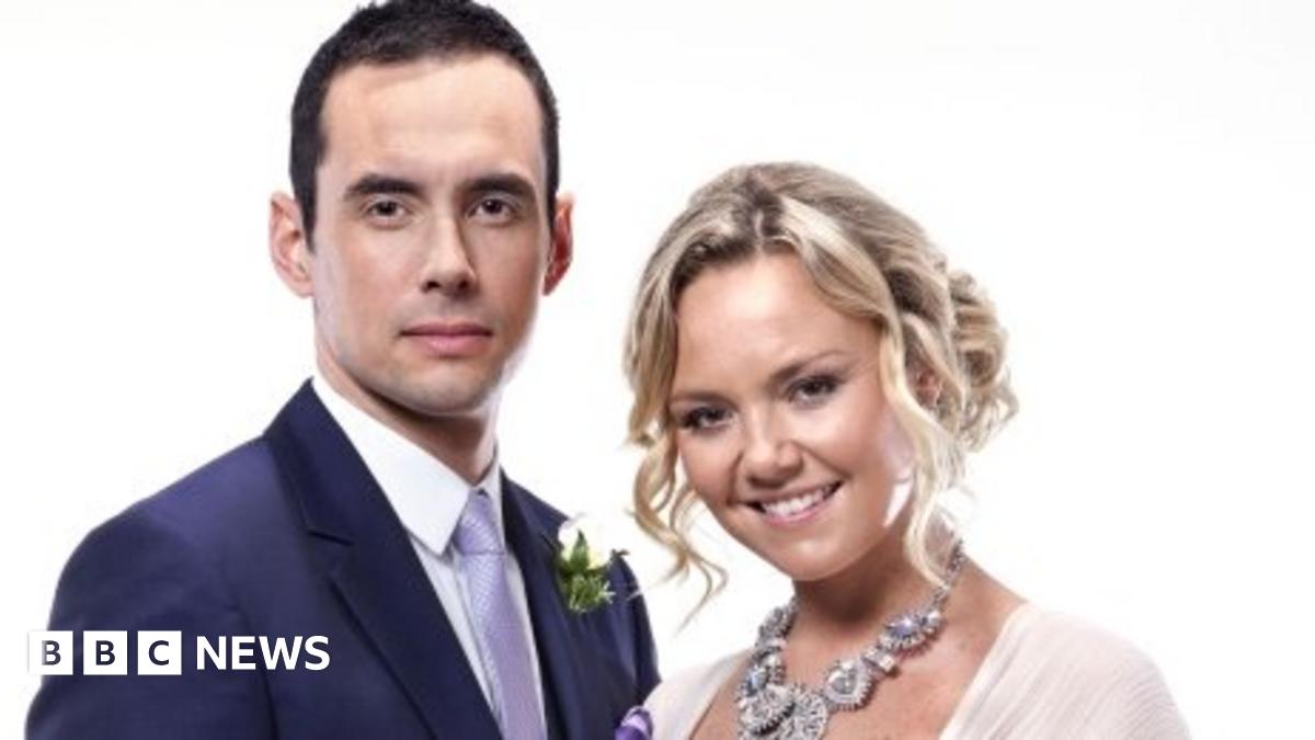 Steve John Shepherd quits EastEnders Michael Moon role - BBC News