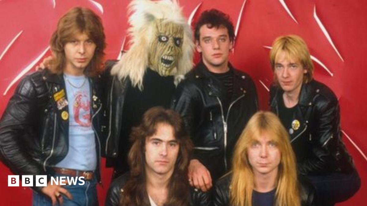 Clive Burr, former Iron Maiden drummer, dies at 56 - BBC News
