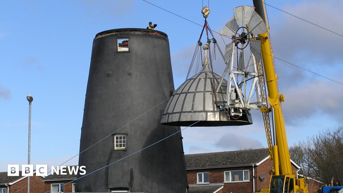 Burwell Mill's cap removed for restoration work - BBC News