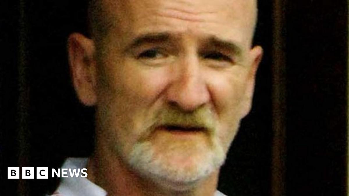 Derby fire deaths: Mick Philpott 'didn't bathe for 12 weeks' - BBC News