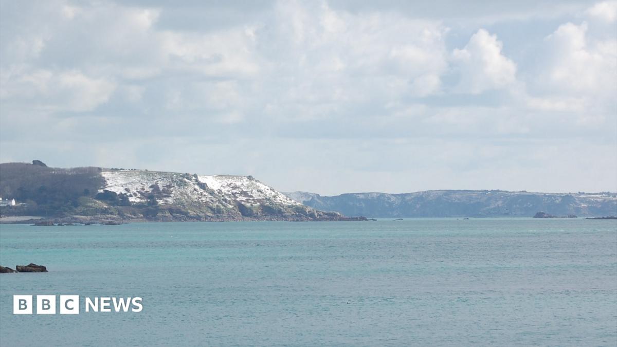 Snow cleared from 'most of Guernsey' - BBC News