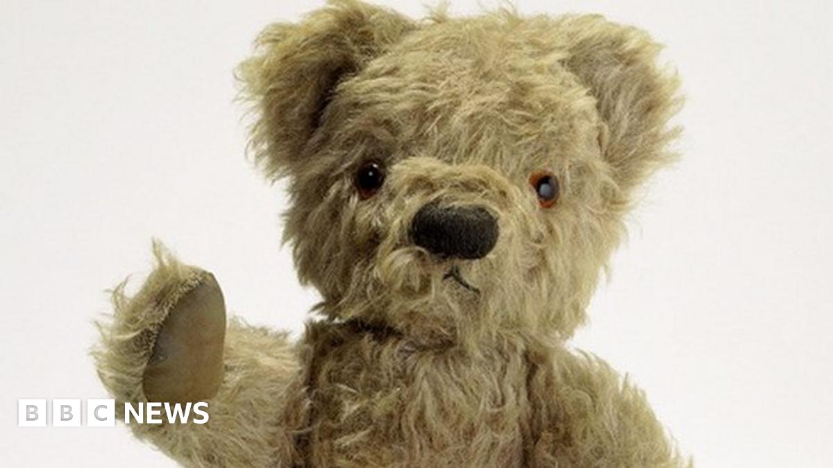 Portsmouth exhibition displays rare teddy bears - BBC News