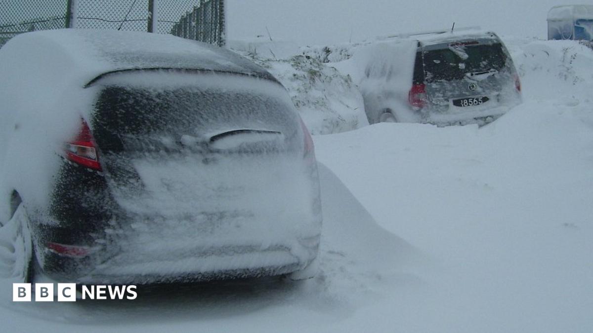 Guernsey blizzard clean-up work ongoing - BBC News
