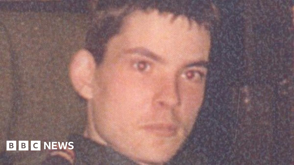Sean Thompson disappearance: Appeal to solve 20-year case - BBC News