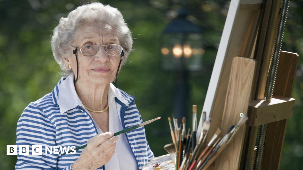Ageing well: Can dance and art keep the mind and body young? - BBC News