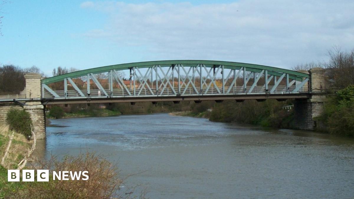 Sunderland's Penshaw to Fatfield bridge reopens - BBC News