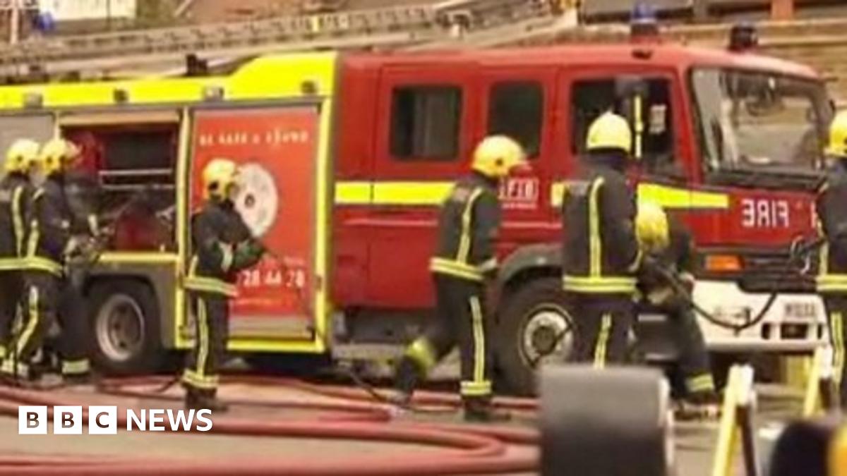 Boris Johnson stands by London fire station closure plans - BBC News