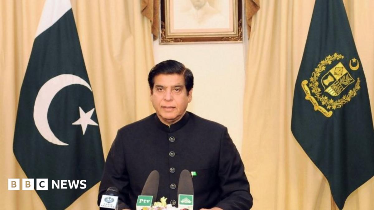 Pakistan's Ashraf government makes history - BBC News