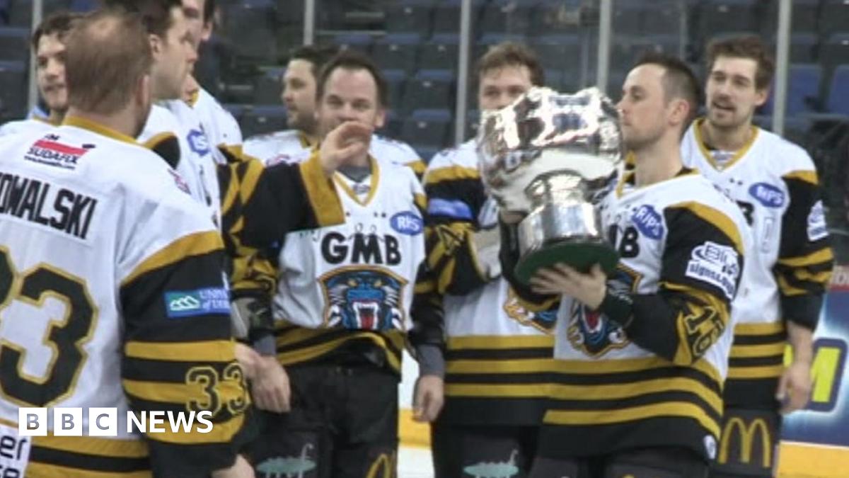 Nottingham Panthers: Elite League champions greeted at airport - BBC News