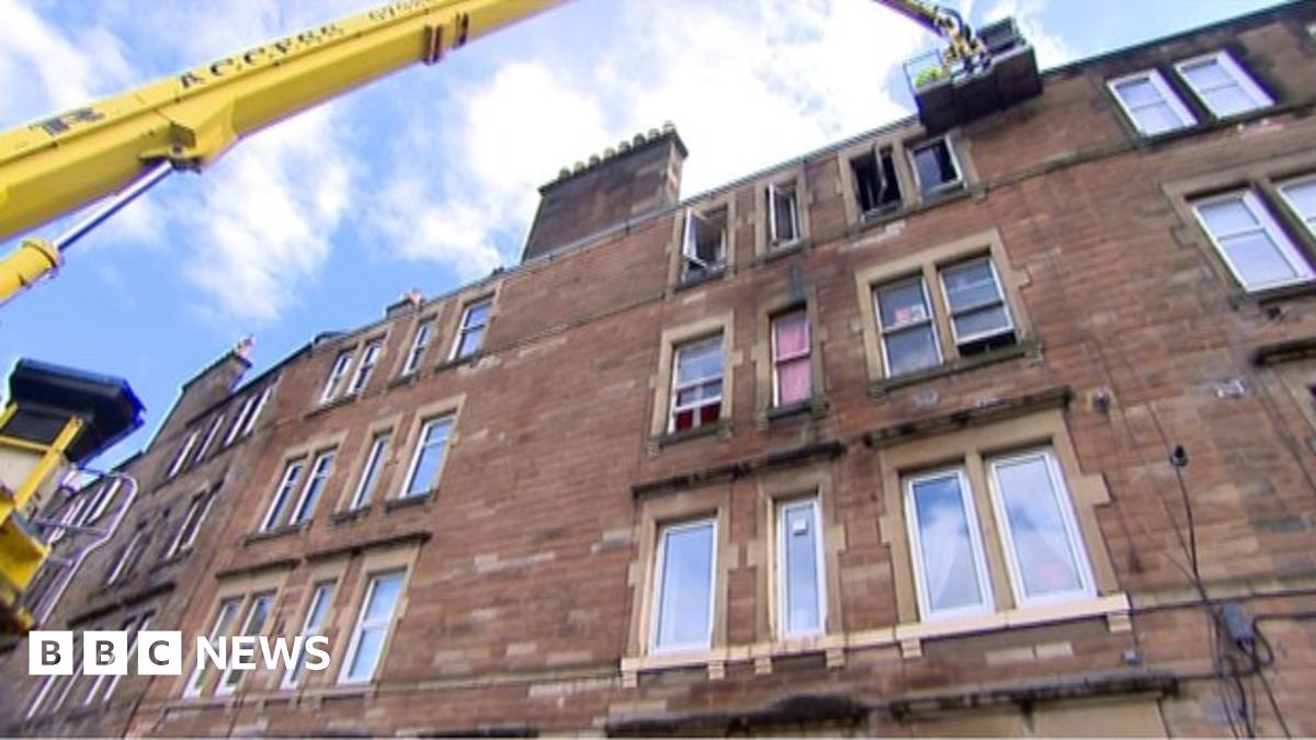 Woman dies in Edinburgh flat fire - BBC News