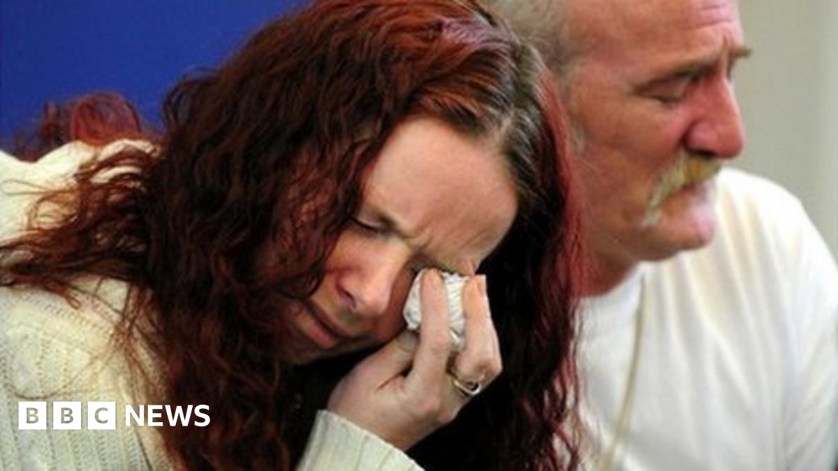 Derby fire deaths: Mairead Philpott 'abused by her father' - BBC News