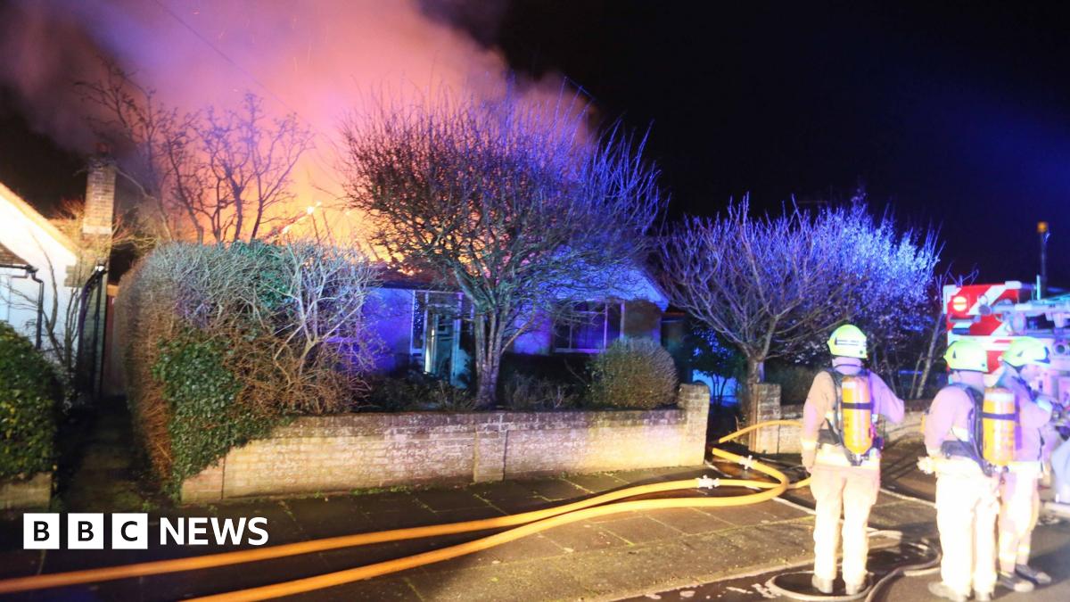 Woman's body found after Worthing house fire - BBC News