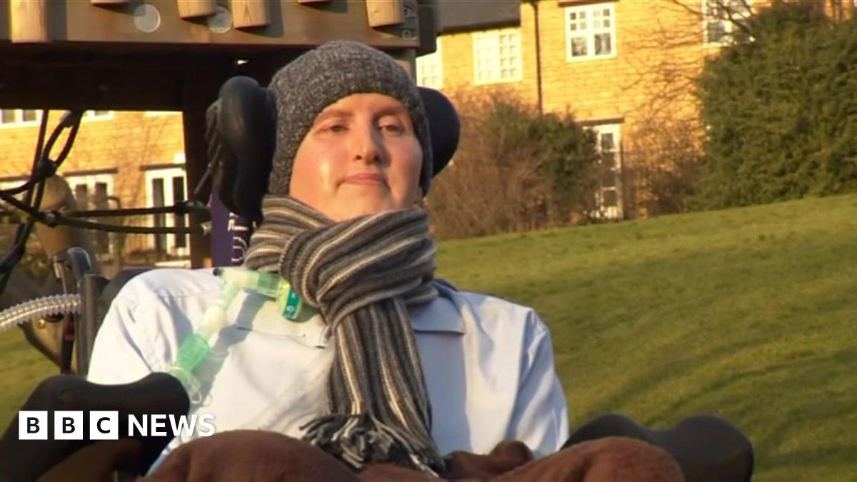 Paralysed dad Neil Burton's stem cell 'hug hope' - BBC News