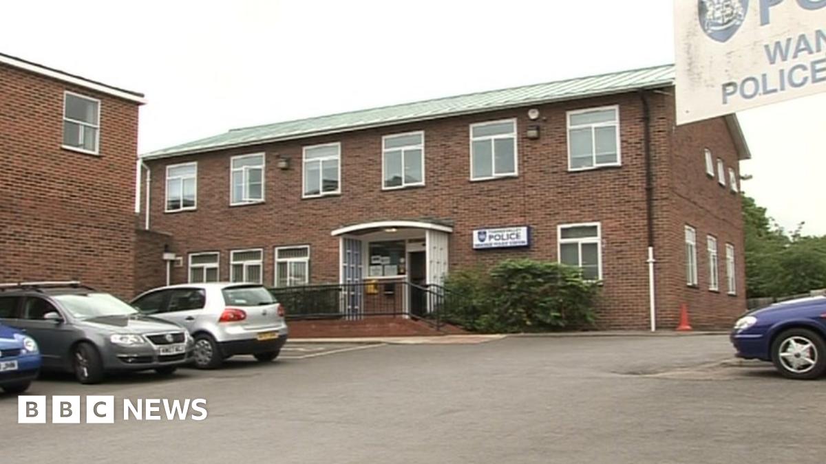 Wantage Police counter opens at town library - BBC News