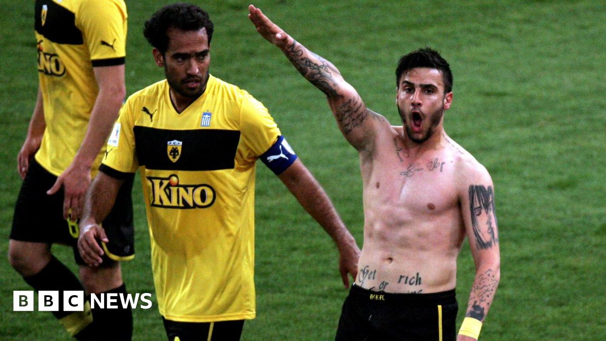 Who, What, Why: Can you accidentally do a Nazi salute? - BBC News