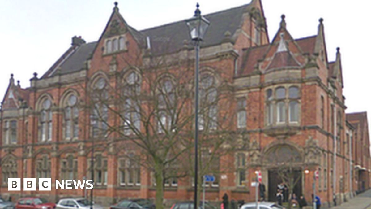 Fenton Town Hall sit-in to last until Christmas - BBC News