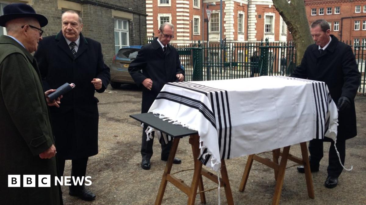 Jewish bones burial an 'historic event' says community - BBC News