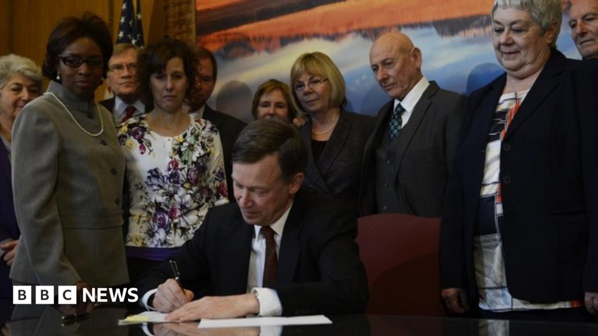 Colorado introduces landmark gun laws - BBC News