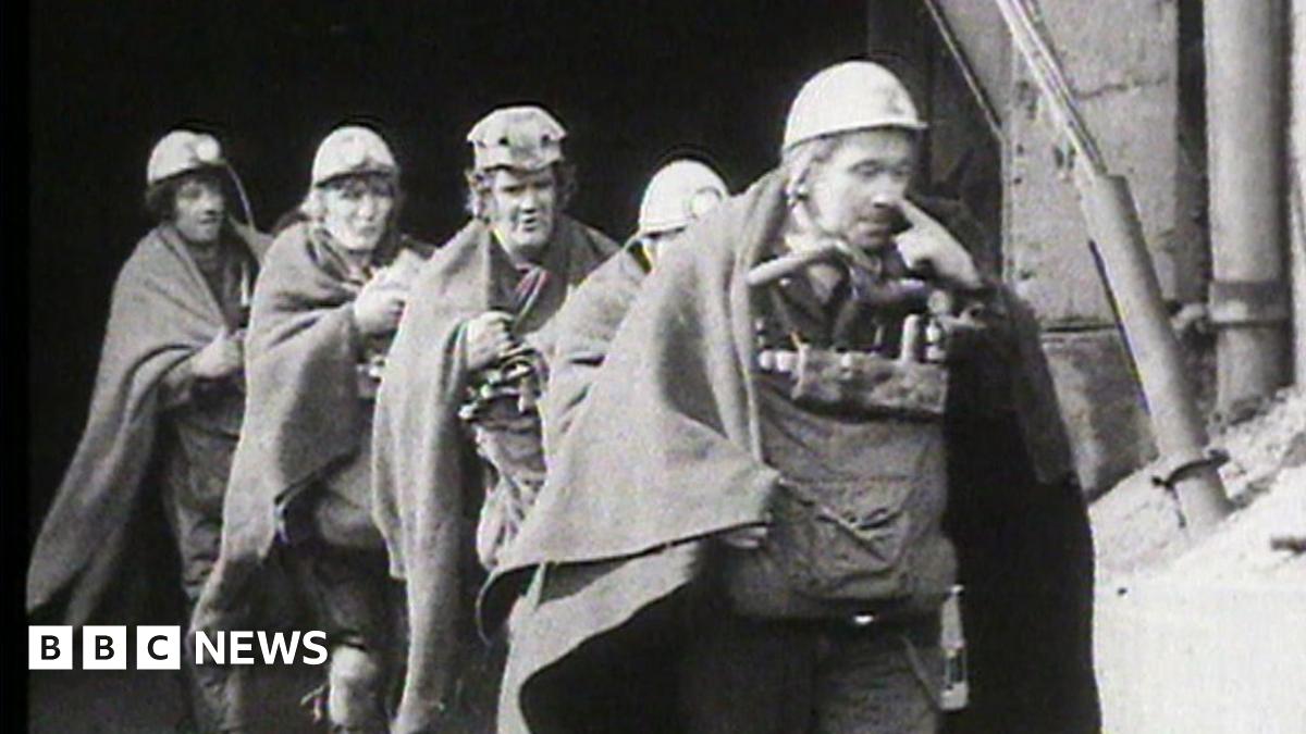 Rescuers recall missing Lofthouse Colliery miners - BBC News