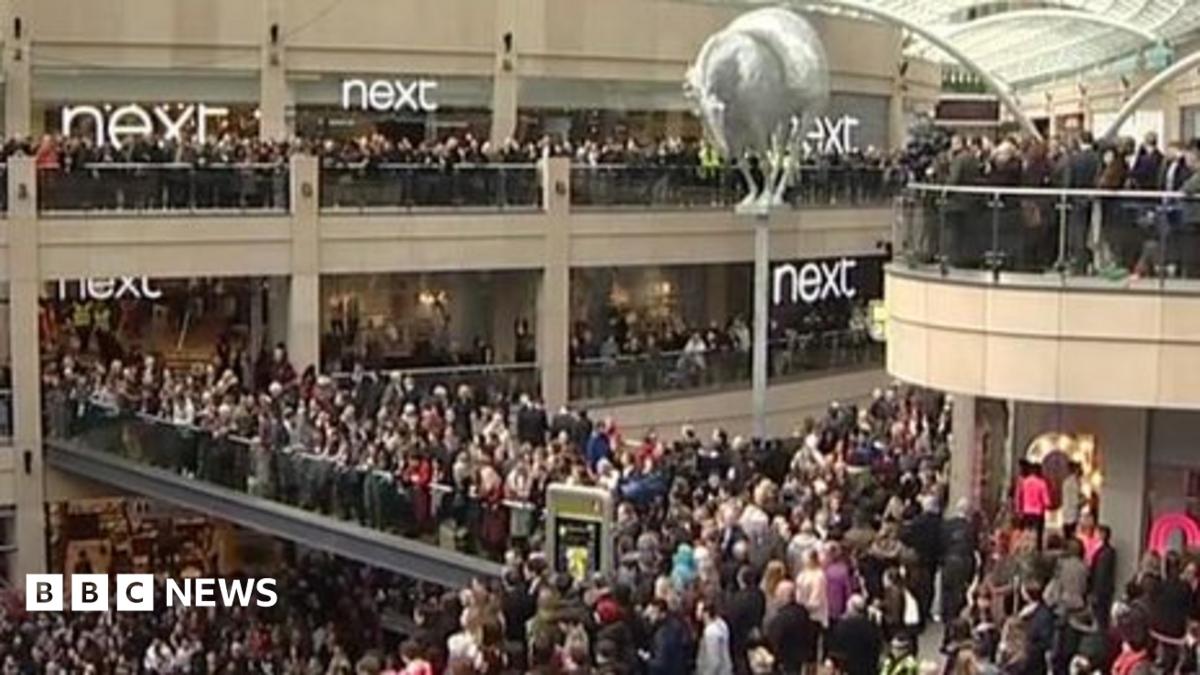 More than 130,000 people at Trinity Leeds opening day - BBC News