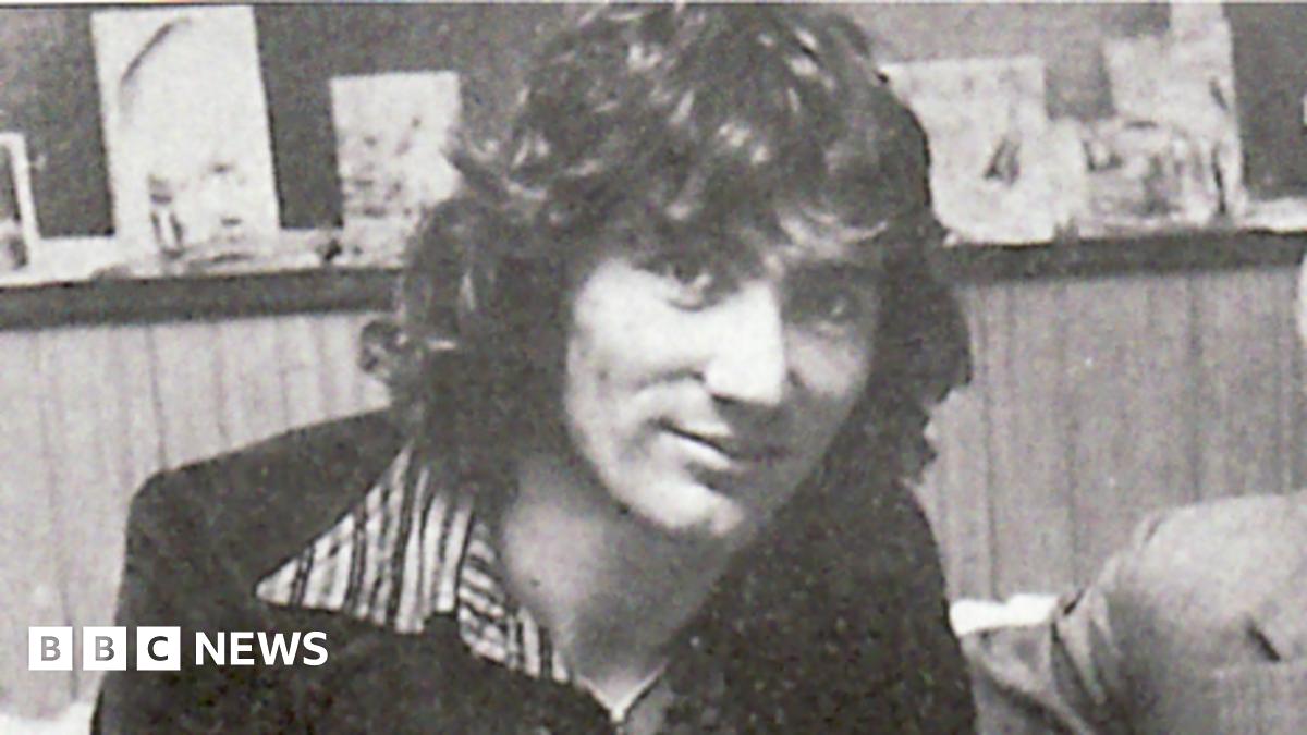 Robin Friday movie to tell tale of football 'rock star' - BBC News