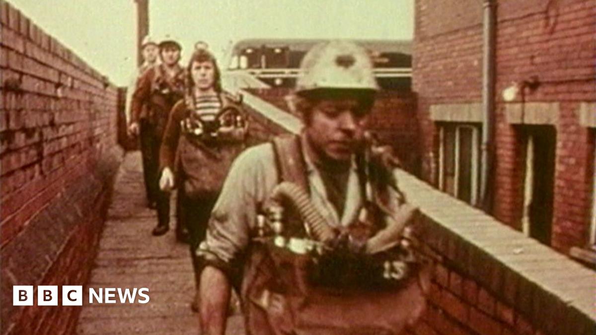 Lofthouse Colliery miners remembered at services - BBC News