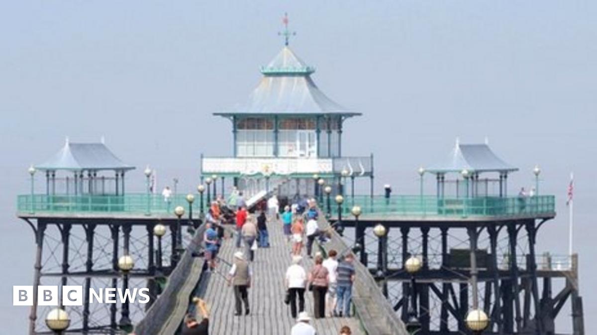 Clevedon Pier wins top spot by National Piers Society - BBC News
