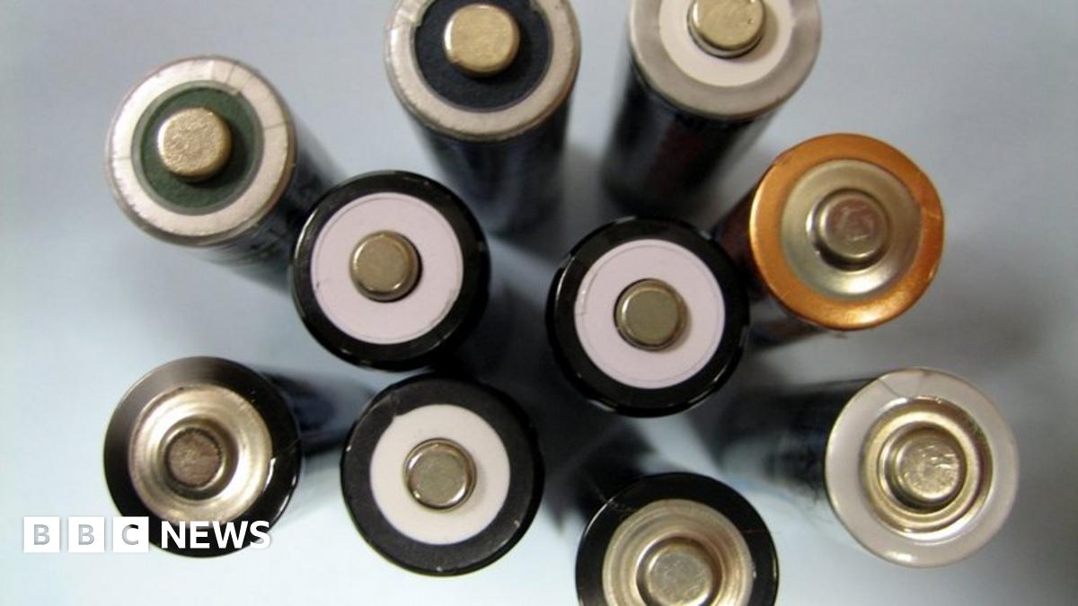 Bacteria power 'bio-battery' breakthrough - BBC News